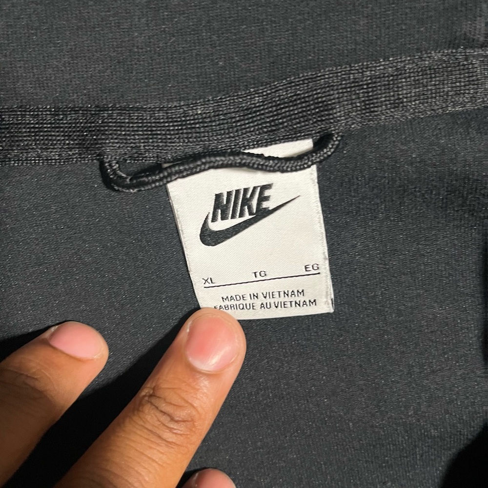 Black Nike Tech - Gem